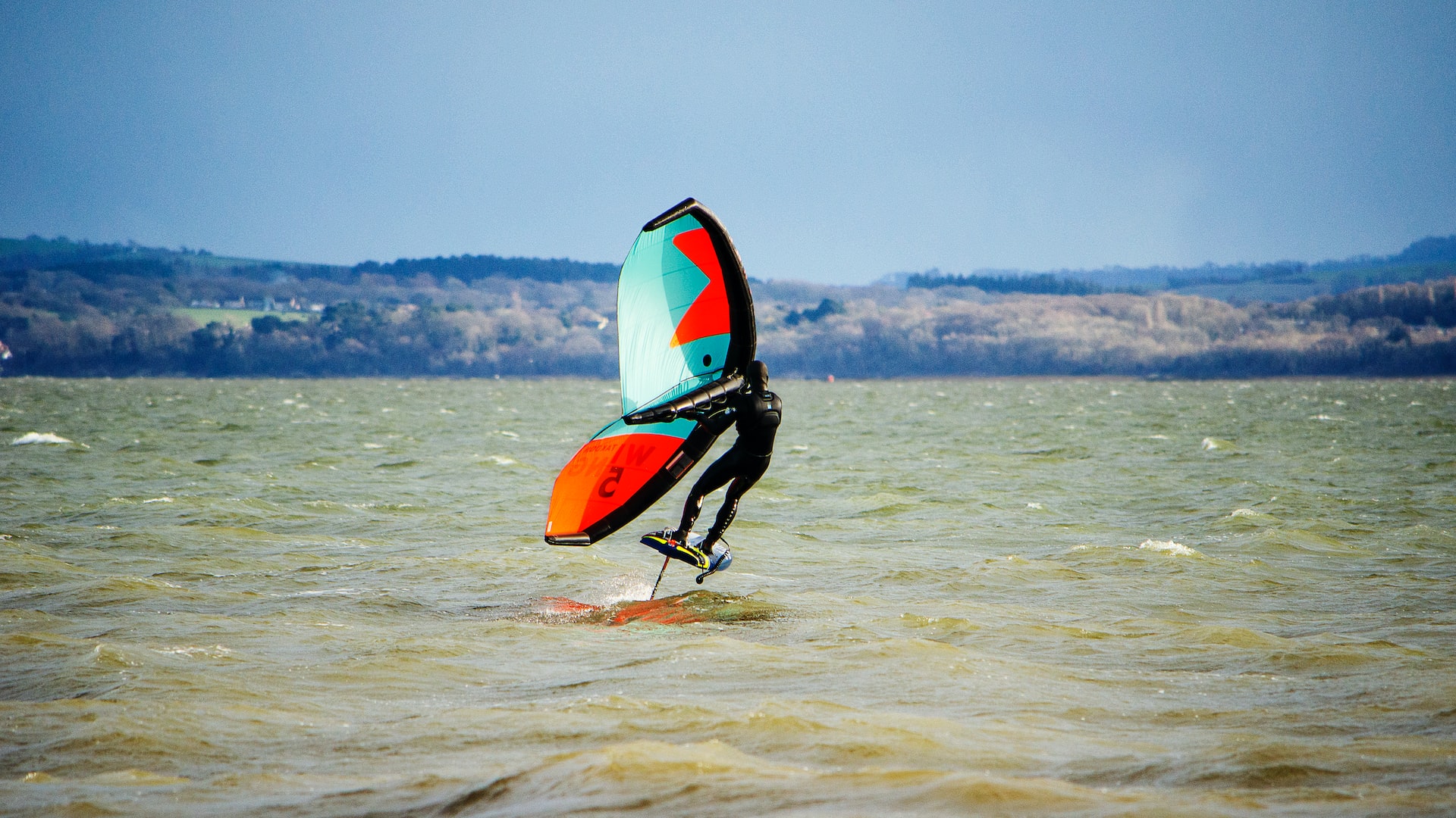 Les meilleurs endroits pour faire un stage de wingfoil en France